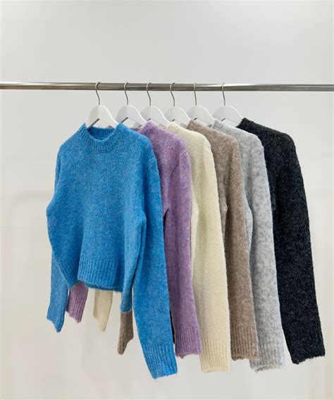 더블유먼트 24신상🤍앙고라 모헤어 라운드 R 넥 색감 긴팔 니트 티셔츠 러블리 심플 베이직 캐주얼 데일리룩 스웨터 봄