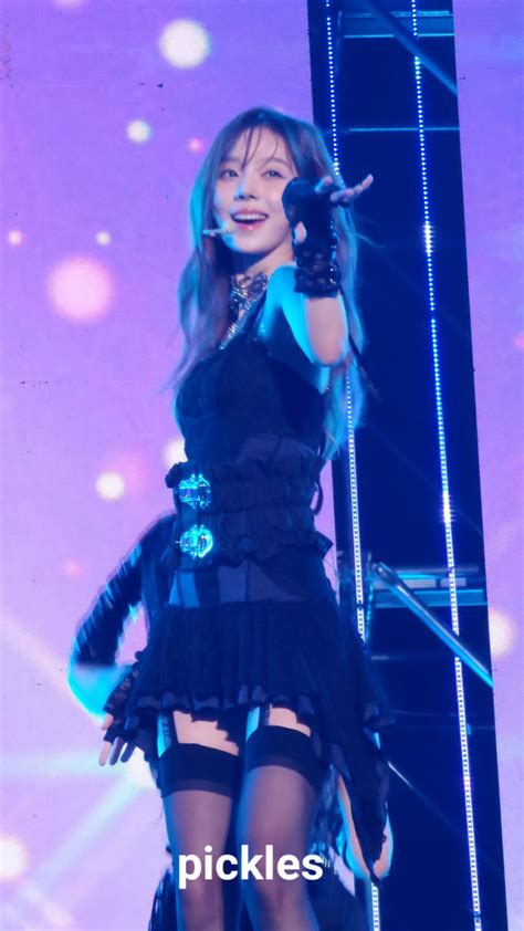 야한 블랙 란제리룩 가터벨트 검스 허벅지 에스파 윈터