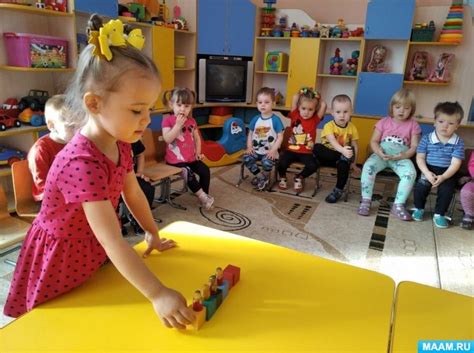 Конспект занятия по конструированию «Поезд для матрешки в первой младшей группе 9 фото