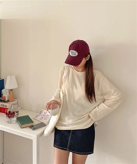 리리앤코 루즈한 핏으로 편안하게 착용하기 좋은 기본 라운드넥 티셔츠에요 🖤 단독으로 레이어드로도