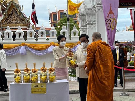 “บิ๊กตู่” เป็นประธานทำบุญพระชนมายุ 8 รอบสมเด็จพระสังฆราช ทัก ปธ กกต ปฏิเสธตอบสื่อ บอก “การเมือง