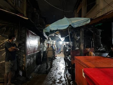 អគារស្នាក់នៅរួមមួយ ក្នុងសង្កាត់ផ្សារកណ្តាលទី២ បានបាក់ស្រុតទាំងយប់ បន្ទាប់ពីមានភ្លៀងលាយខ្យល់