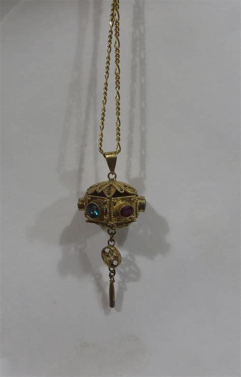 what is this object called other than victorian neckless it is 3 4