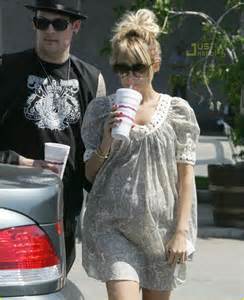 Nicole Richie Enters Hamburger Heaven Photo 594341 Photos Just