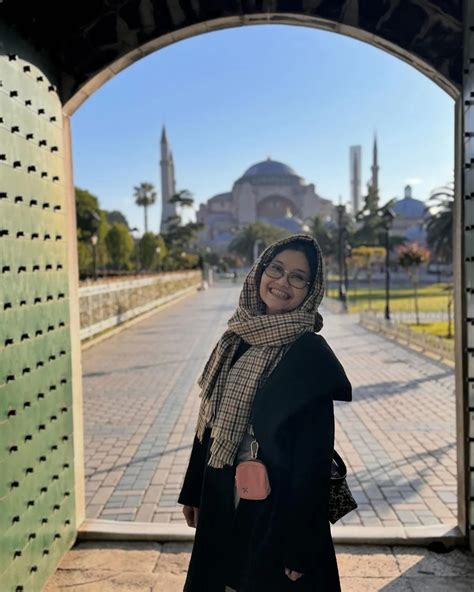 Profil Dan Biodata Riyuka Bunga Selebgram Kocak Yang Ceraikan Heri