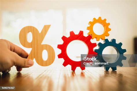 저녁 하늘이 있는 백분율 모델 및 기어 모델 성공을 위한 주요 개념 방법 인플레이션 개념을 수정하기 위해 연준 금리를 올리거나