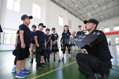 安徽铜陵萌娃进警营 安全伴成长 人民图片网
