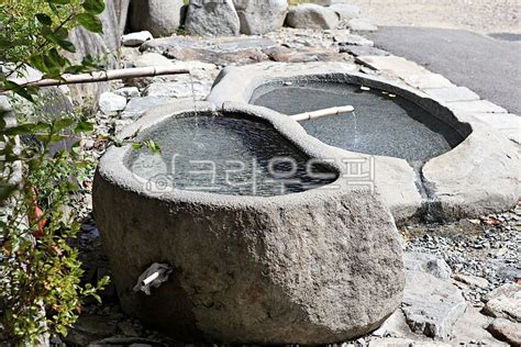 옹달샘 샘 우물 식수 생수 사진이미지일러스트캘리그라피 함께사는세상작가