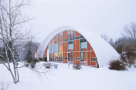 DAAM Revamps Dome Shaped Shell House In Rural New York