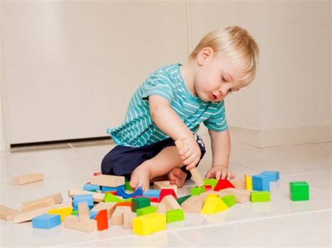 Что должен уметь ребенок в 1 год и 1 месяц нормы развития и навыки выбор игрушек