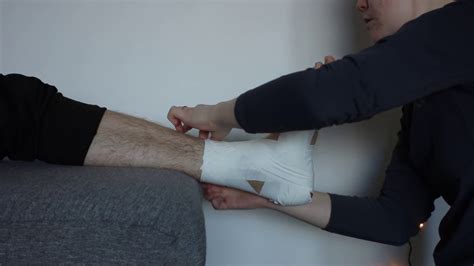 Nilkan Inversiovamman Teippaus Youtube