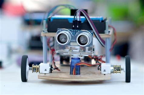 Ideas De Manualidades Con Robots Reciclados Robot Reclicado
