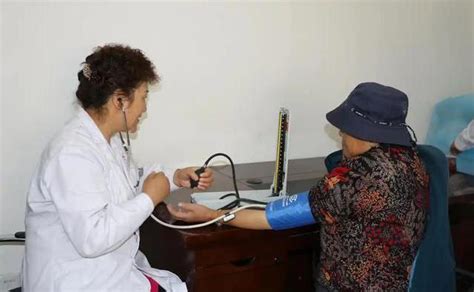 高血压患者还敢喝啤酒？医生揭秘：这3种酒喝了血压飙升