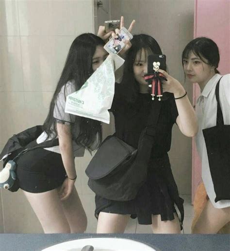 Schoolgirl에 있는 핀