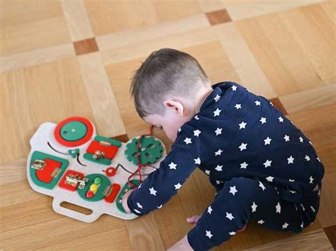 Какие игрушки можно ребенку в 6 месяцев - YouHelp