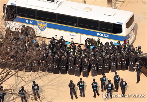 [속보] 경찰 내일 尹 구속심사에 기동대 2천명 투입…무관용 대응