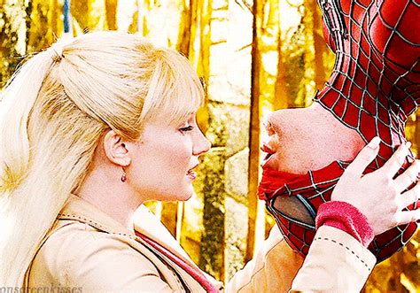 Spiderman Gwen Stacy Kiss
