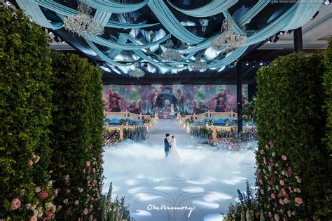 មន្ត្រីធំៗ អ្នកឧកញ៉ា ឧកញ៉ា អ្នកជំនួញច្រើនរូបអញ្ជើញចូលរួមពិសារអាហារមង្គលការកូនស្រីឧកញ៉ា ហេង សៀ