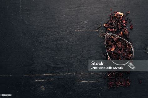 히 비 스커 스 차를 건조 에 나무 배경 최고의 볼 수 있습니다 공간에 복사 합니다 0명에 대한 스톡 사진 및 기타 이미지 0명 건강관리와 의술 건조한 Istock