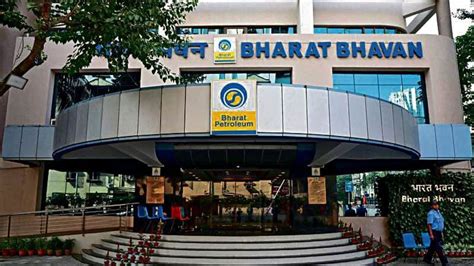 Bpcl Share Price Hits 52 Week High After Giving 3 Dividend Yield In