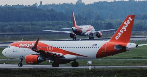 Couple Dragged Off Easyjet Flight After Performing Sex Act On Plane Uk News Uk