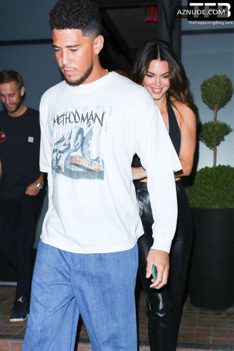 Kendall Jenner Sexy Seen Flaunting Her Hot Figure Alongside Devin Booker At Catch Steak In West
