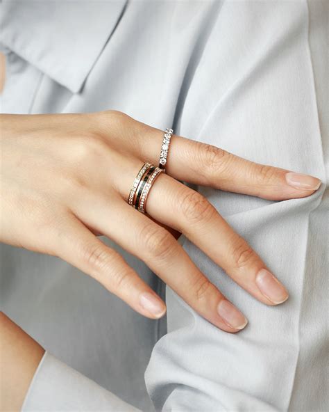 아크레도 시선을 사로잡는 블랙 카본 웨딩밴드