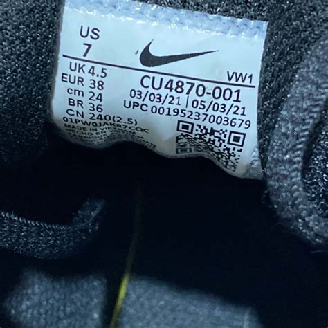 Nike Womens Size 7 Black White S Used As New Salvos Stores