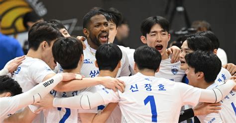 V 리그 남자부 1라운드 시즌 초반 주도하는 팀은 삼성화재 선두·우리카드 팀 개막 최다연승