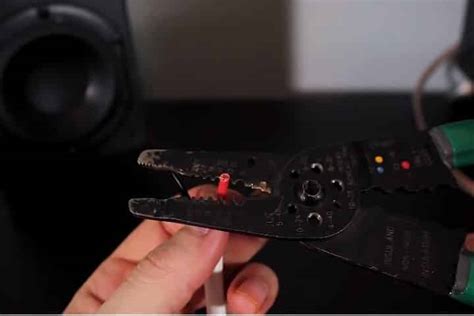 How To Connect Speaker Wires To Connectors In Your Car