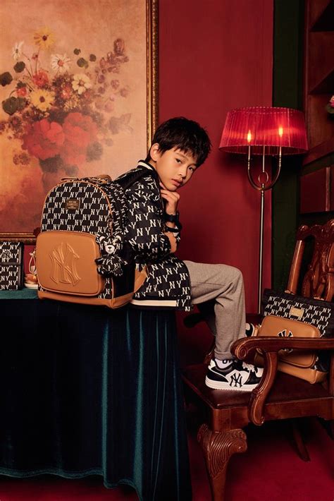 엔데믹 등굣길 특수 잡아라 벌써부터 ‘책가방 대전