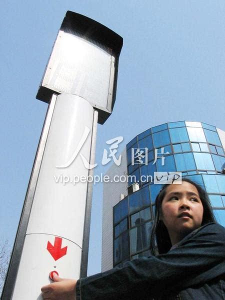 合肥有了首台 触摸式红绿灯” 人民图片网