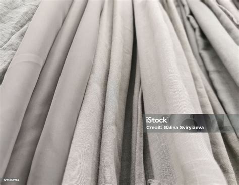 직물 시장에서 볼 수있는 다양한 색상의 천과 직물의 샘플에 대한 자세한 클로즈업 보기 선택적 초점 0명에 대한 스톡 사진 및 기타 이미지 Istock