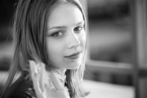 Красивый европейский девочка подросток Стоковое Фото изображение насчитывающей мило девушка