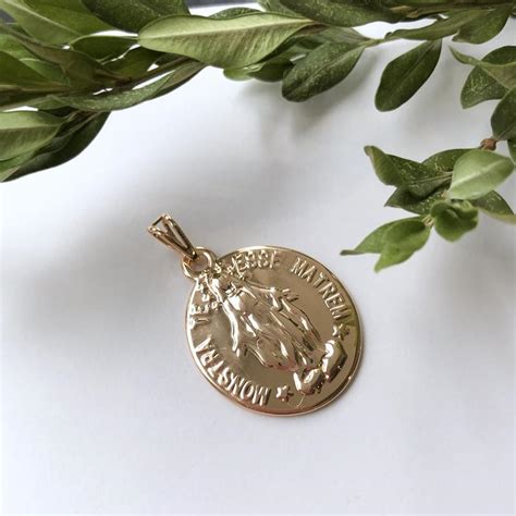 Позолочена ладанка — ціна 70 грн у каталозі Кулони Купити аксесуари за доступною ціною на Шафі