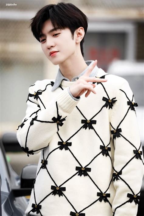 Chen Zhe Yuan Photo Pose For Man Love Couple Photo Cute Love Couple Images Cute Couple Songs