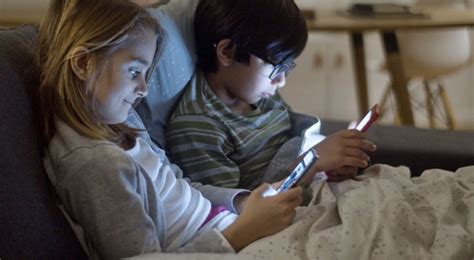 Pourquoi Les Enfants Adorent Ils Les Smartphones Et Comment éviter Que
