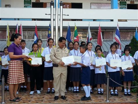 ผู้อำนวยการมอบเกียร อนุบาลชุมชนบางบ่อ ศุภพิพัฒน์รังสรรค์ Facebook