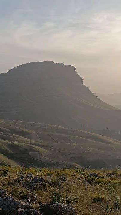 کوه معروف به فرهاد نزدیکی بیستونشیرینفرهاد کوهشبیهانسان عشق