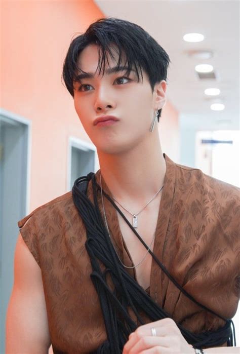 「moonbin」おしゃれまとめの人気アイデア｜pinterest｜fernanda Marroquin ムンビン アストロ ショール 巻き方