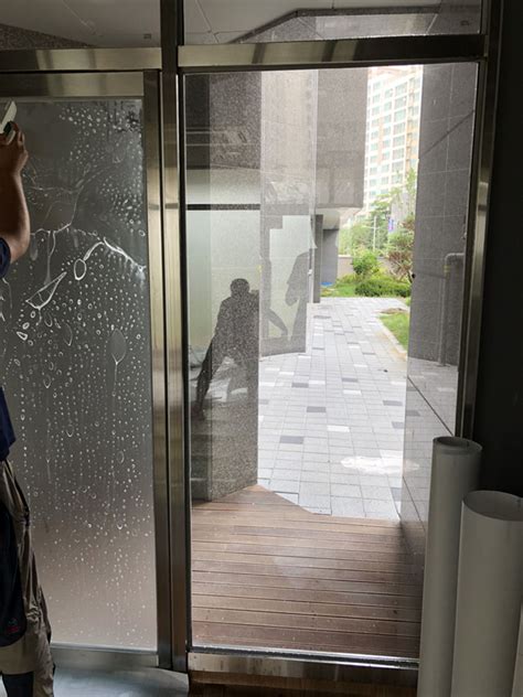 썬나노 시공사례 꿈의숲코오롱하늘채아파트 안개시트지 인테리어필름 시공현장