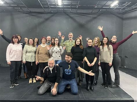 Учители в театъра как публиката търси решение на проблемите заедно с актьорите Утро