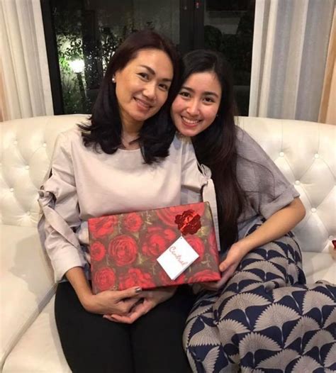 ดีงามไม่แพ้พี่สาว บี ศุภนิดา น้องสาว ปอย ตรีชฎา ขวัญใจโซเชียลเรียกว่าหน้าตาดีกันทั้งบ้าน