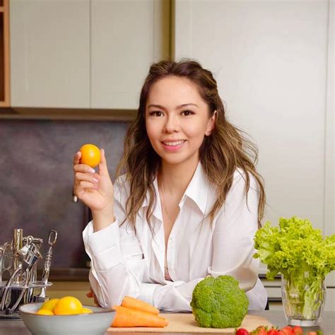 Жингээ хасаж байхдаа оройн хоолондоо юу идэхээ мэдэхгүй байна уу 🧐 Гоё эрүүл тэнцвэртэй салатны