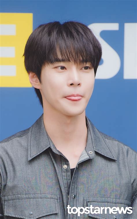 엔시티 Nct 도영 빼꼼 두시탈출 컬투쇼 출근길 [hd포토] 아이돌24시 네이트 연예