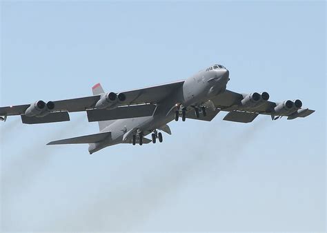美轟炸機飛臨南海 專家應加強我島礁軍事部署和巡邏 軍事 人民網