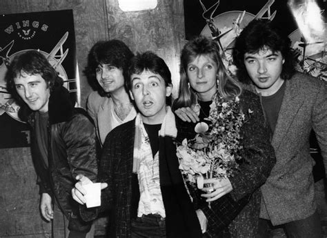 Lead Guitarist Paul Mccartney And Wings At Amparo Batt Blog