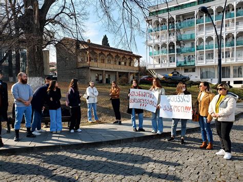 ქალთა მიმართ ძალადობის წინააღმდეგ თელავში აქცია გაიმართა Knews Ge