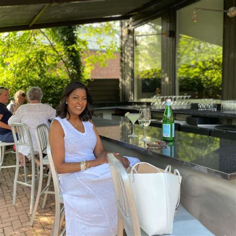 Who Is Top News Anchor Of Fox5 Lori Stokes Her Husband Age