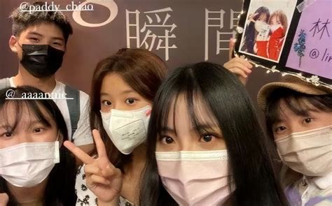 贾静雯大女儿与同学聚会，16岁梧桐妹染黄发穿露背装，太过成熟 Foodlife